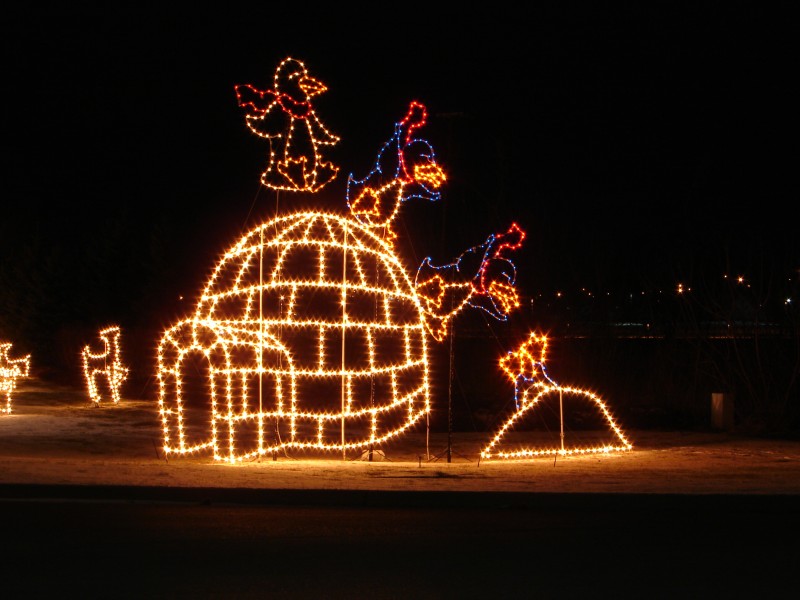 Traditional Ground & Building Displays - Carpenter Decorating Company, Inc.