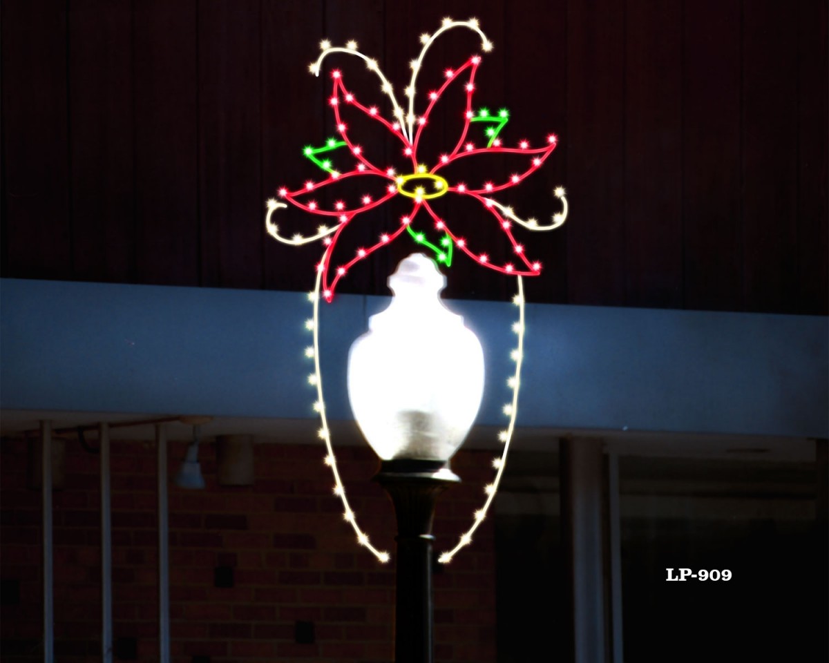 Lamp Post Decorations - Carpenter Decorating Company, Inc.