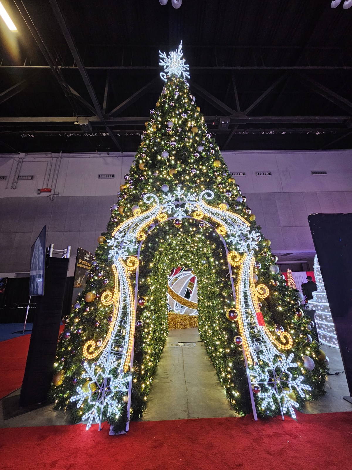 Outdoor Commercial Christmas Decorations - Carpenter Decorating Company ...