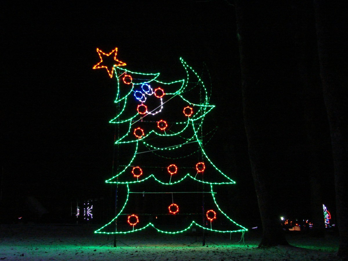 Traditional Ground & Building Displays - Carpenter Decorating Company, Inc.